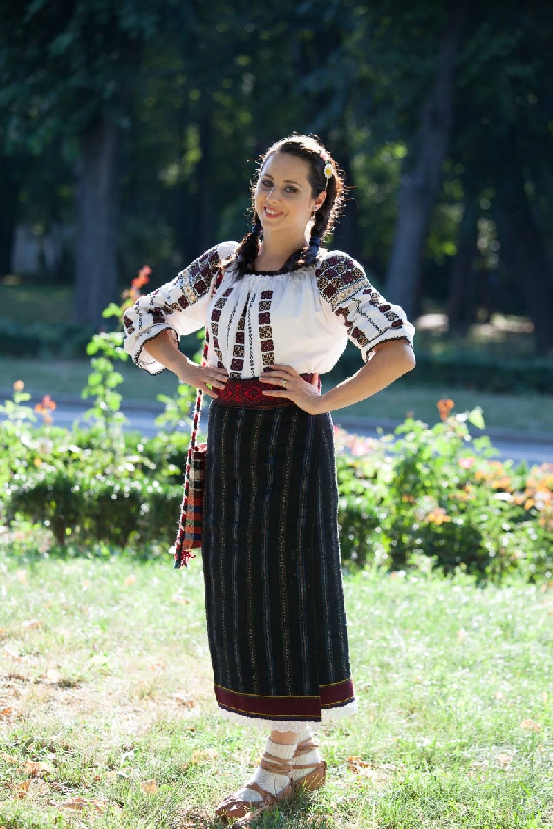 solista muzica populara roxana rusanescu